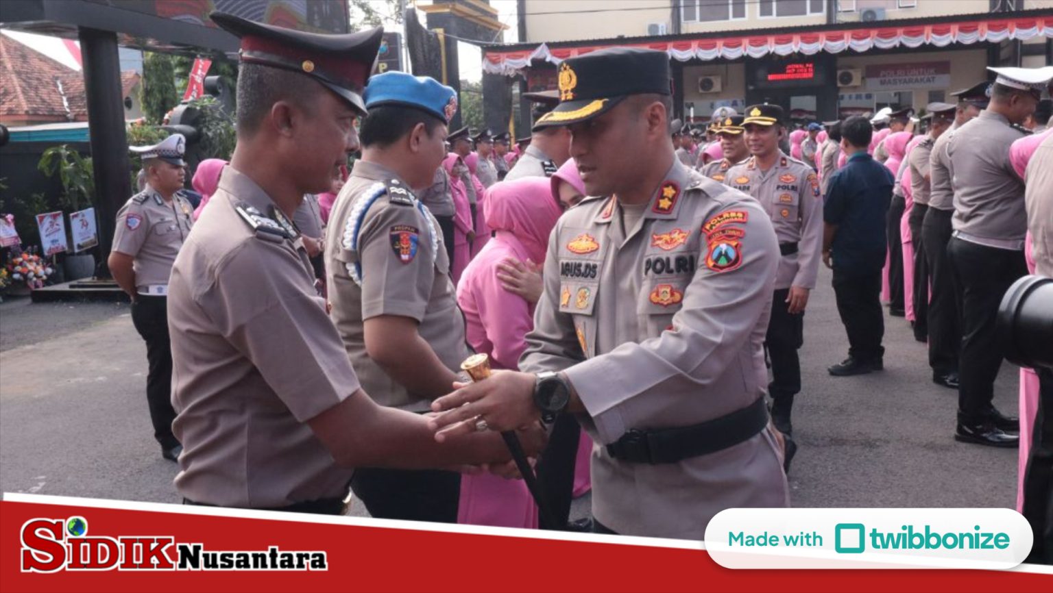 Upacara Kenaikan Pangkat Anggota Polri Periode 1 Juli 2025 di Polres Lamongan - Sidik Nusantara